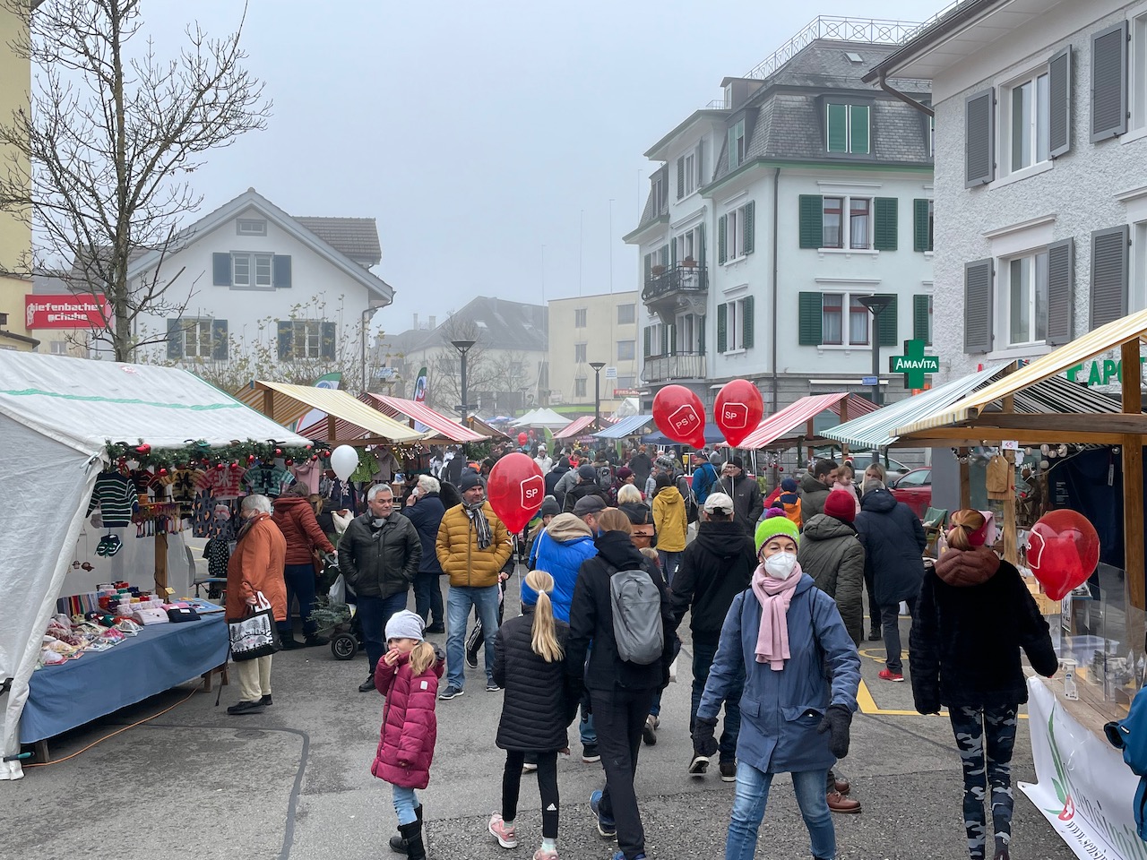 Gut besuchter Chlaus-Lauf und -Märt in Affoltern am Albis - News aus ...